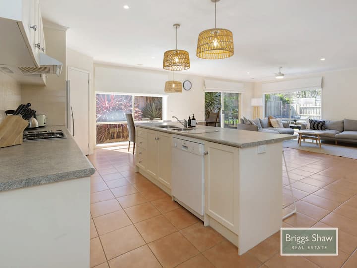 Blairgowrie Topaz..great For  Large Families. - Sorrento
