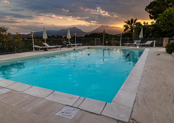 Wonderful Villa With Heated Pool In Spring/autumn - Abruzzen
