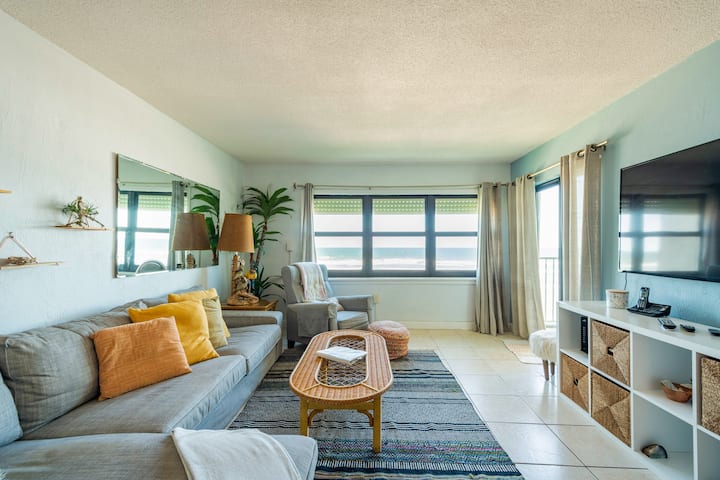 Bungalow Beachfront Condo - New Smyrna Beach, FL