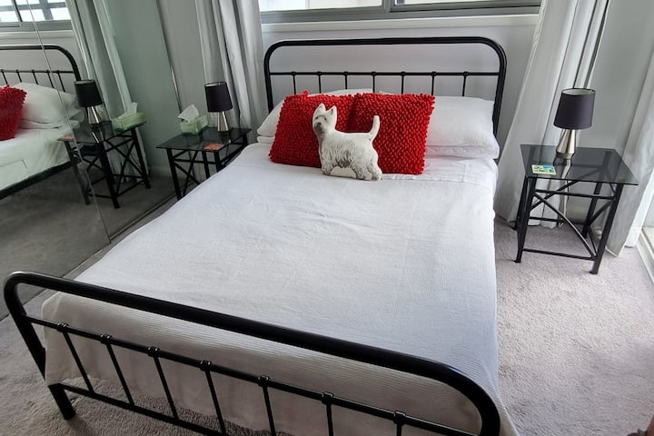 Best Bedding, Private Bathroom With Bath Shower - Balmoral