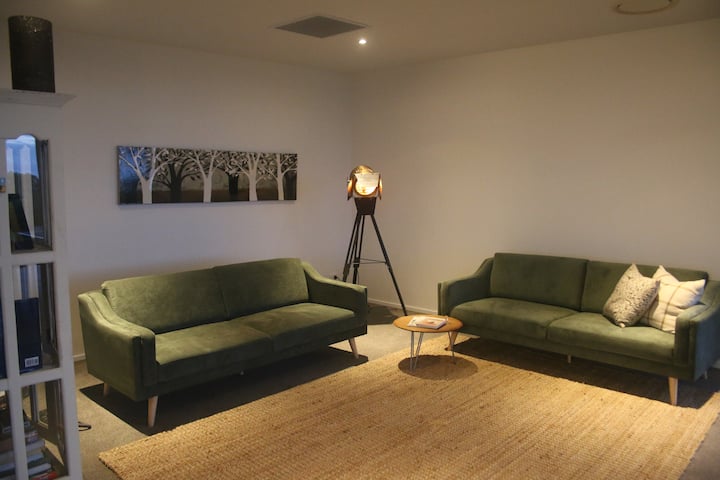 Hilltop Oasis & Exquisite Views. Room 2 - 內皮爾