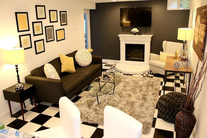 1 Bdrm Apt In Heart Of City Park-7min To Downtown! - Country Club - Denver