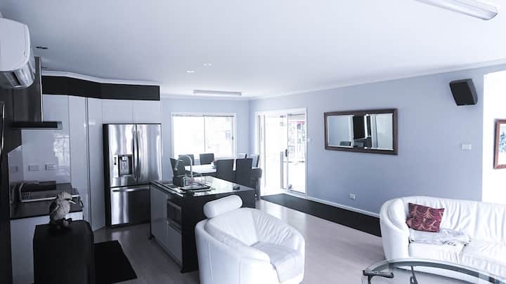 Bombers Bungled Bungalow - Sussex Inlet