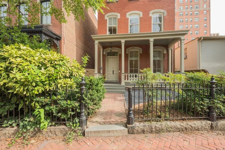Fan-3 Br By Altria Theatre/jefferson Hotel W/park - Richmond, VA