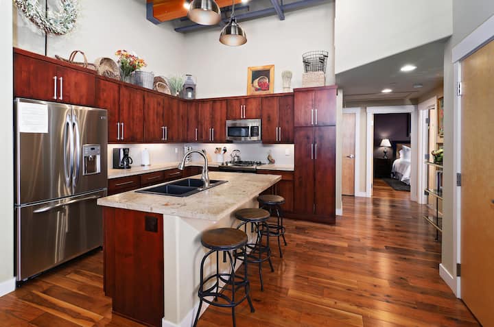Luxury Mountain Loft In The Heart Of Eagle Ranch - Eagle, CO
