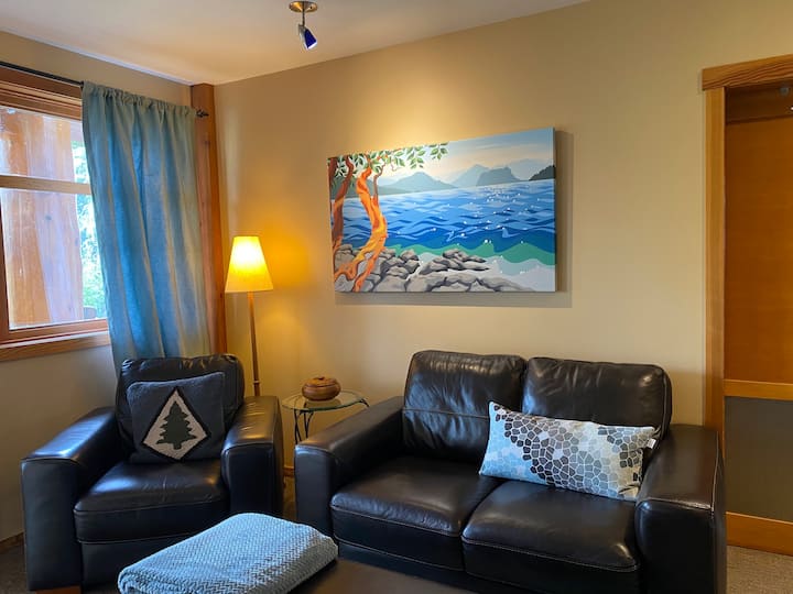 Tyee House - Welcoming West Coast Luxury - Bowen Island