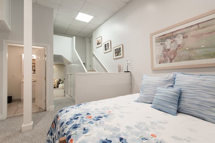 "Sweet 57" - Private Entrance Suite - Marblehead, MA