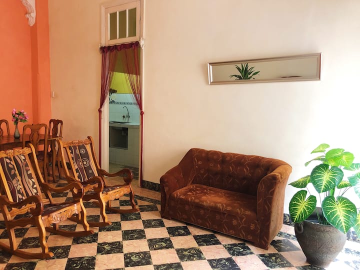 Lamparilla: Balcony View In Heart Of Old Havana - Havanna