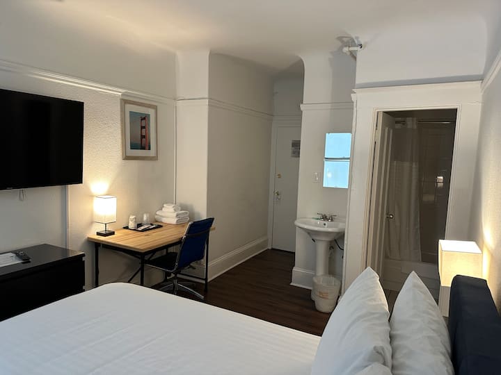 415 - Clean Renovated Room In Perfect Location - San Francisco, CA