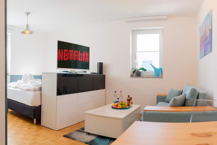 Flat Combines Functionality With Living Flair - Francoforte sul Meno, Germania