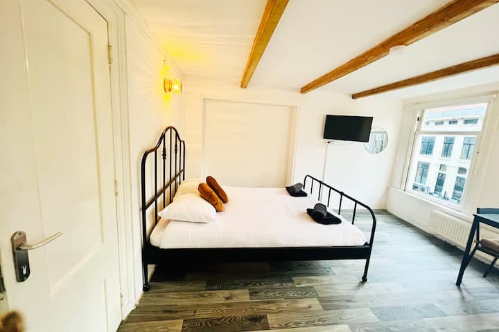 Cozy Private Studio In The Center With Canal View! - Amsterdam