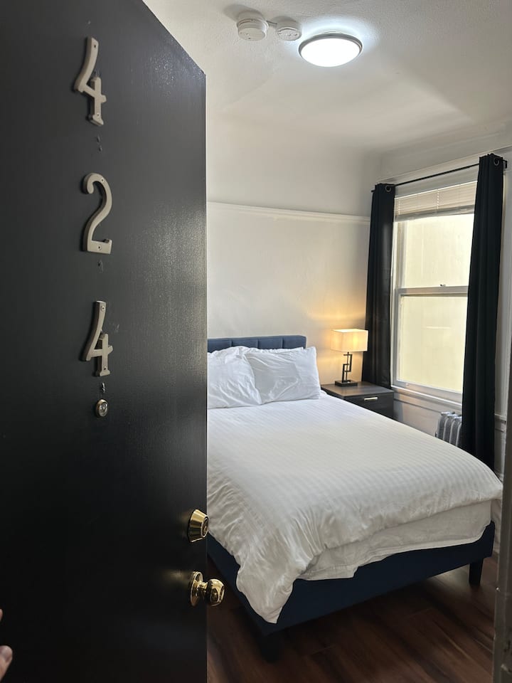 Chic & Cozy Boutique Room In Union Square – #424 - San Francisco, CA