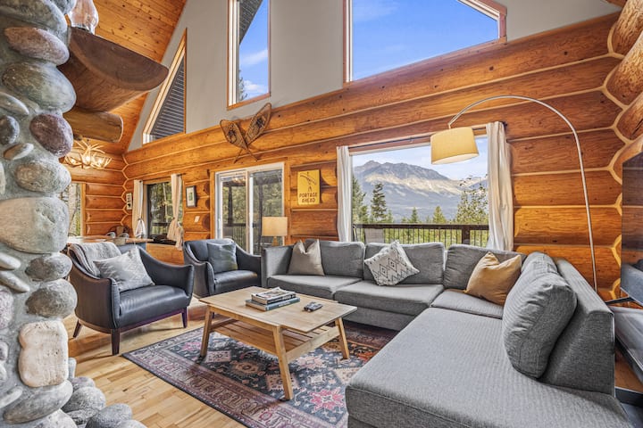 Modern Log Cabin - Mountain Views & Hot Tub - Canadá