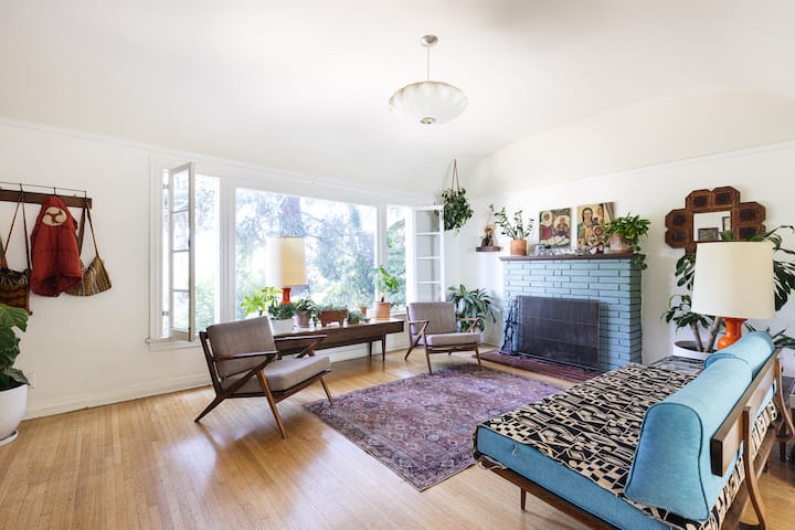 Front House With Pool & Hot Tub - Pasadena, CA