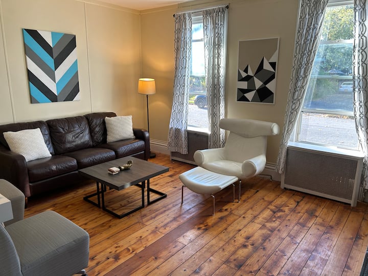 Chic Suburban Sanctuary - Long Term Stays Welcome - Troy, NY