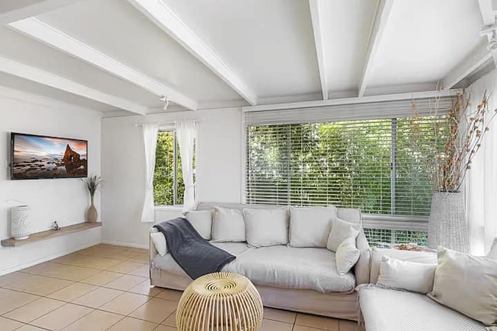 Comfortable 5 Bed Boho Beachhouse -200m Beach/lake - Sunshine Coast