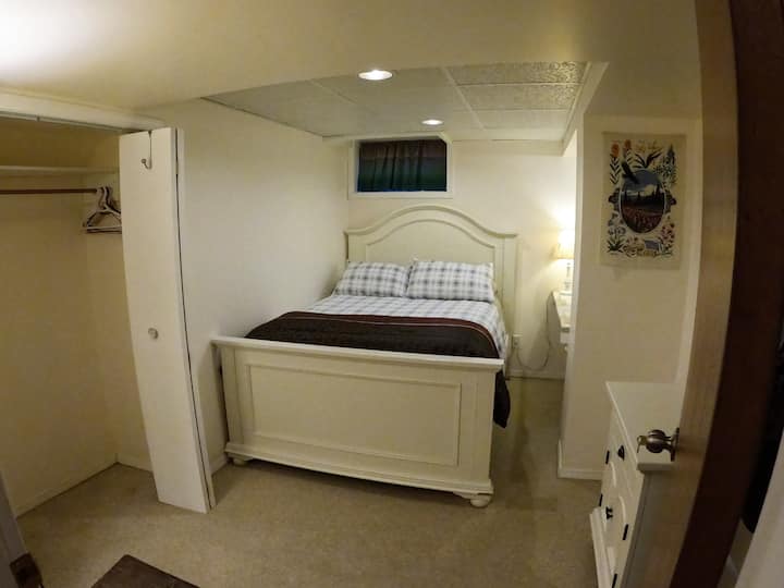 Comfortable Guest Room, Ideal Location U Of A - Edmonton, Canada