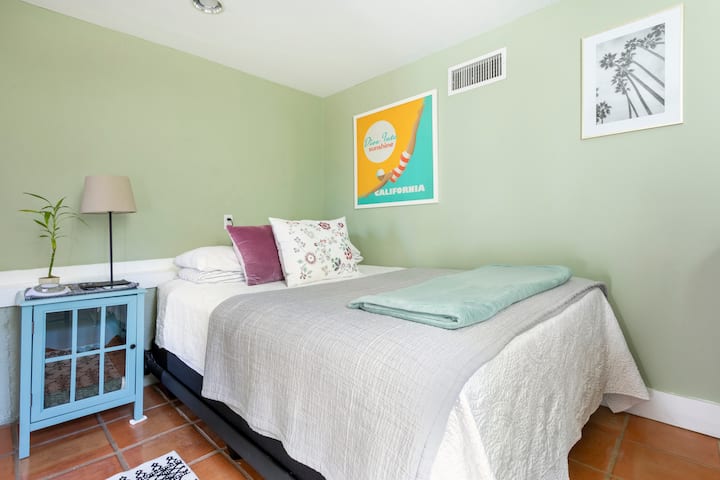 S. Pasadena Private Room W/ Deck, Hot Tub & Office - Pasadena, CA