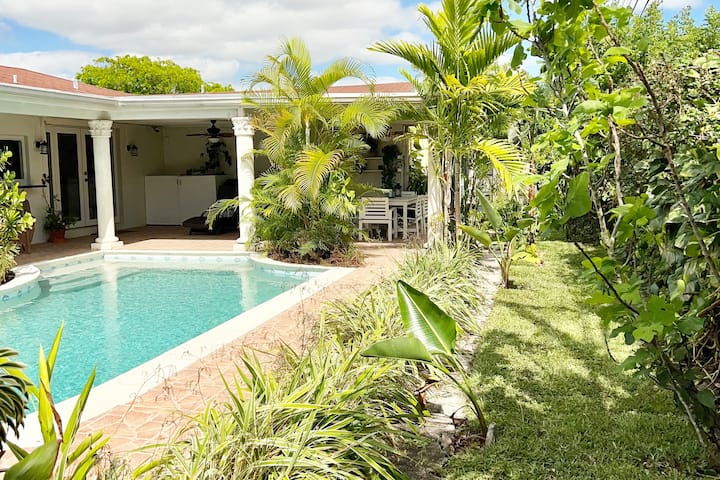 Private Pool Tropical Patio Central Ac New Kitchen - Coral Gables, FL