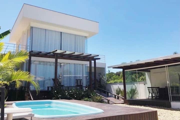 Fantástica Casa Com Piscina Em Bombinhas-mariscal - Bombinhas