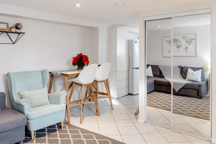 Well-maintained Apartment In Central Leslieville - Toronto