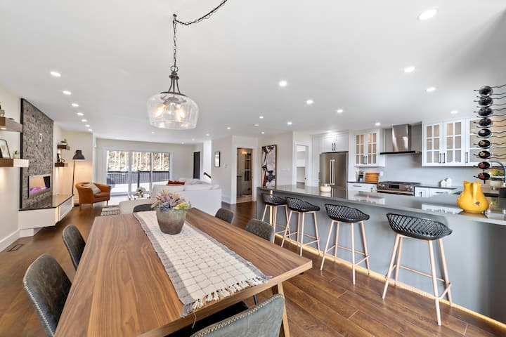 *Luxury Waterfront* Beautiful & Peaceful Retreat - Coquitlam