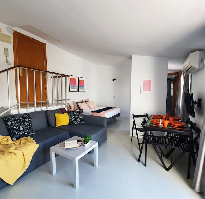 Attic With A Charming Exterior Terrace - Estación de Vallecas - Madrid