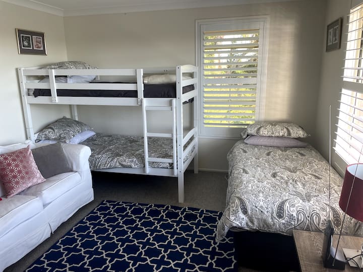 Triple Room With 1 Single Bed And Bunks - Armidale