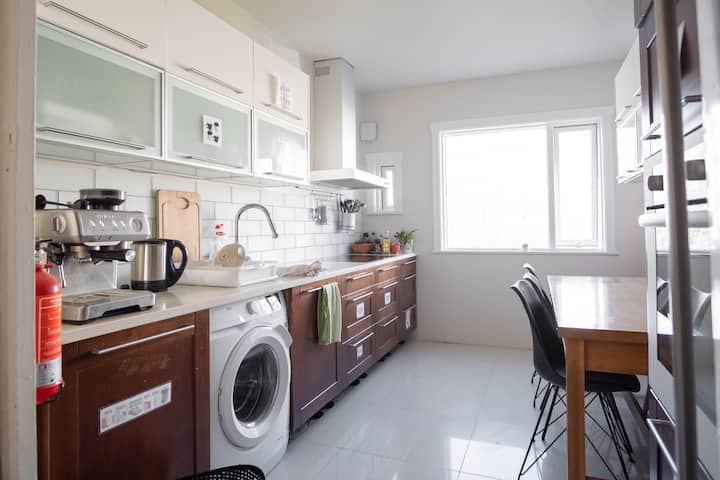 Downtown-luxury-large-warm-cozy-room"free Parking" - Reykjavik