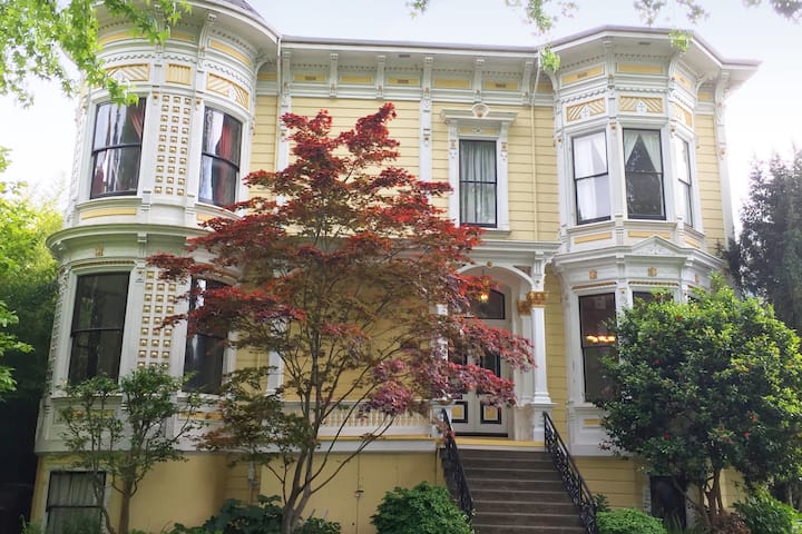 Gold Room - Historic Luxurious Victorian, Napa - Napa Valley, CA
