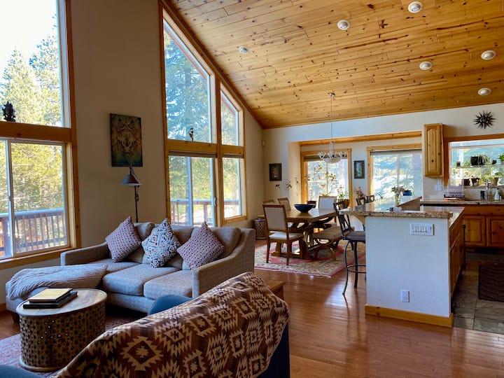 Close To All Quiet, Beautiful 3bedroom + Loft - Truckee