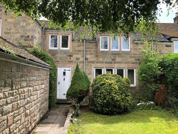 Traditional Peak District Cottage - Bonsall