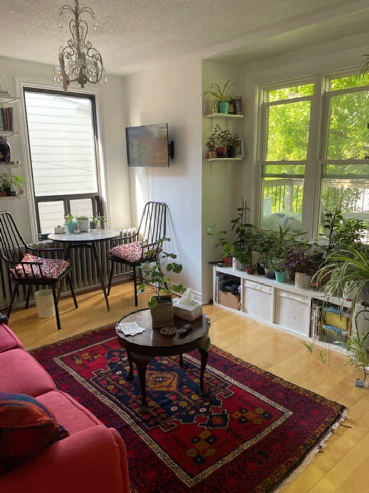 Comfortable, Convenient Art And Light-filled Home. - Toronto