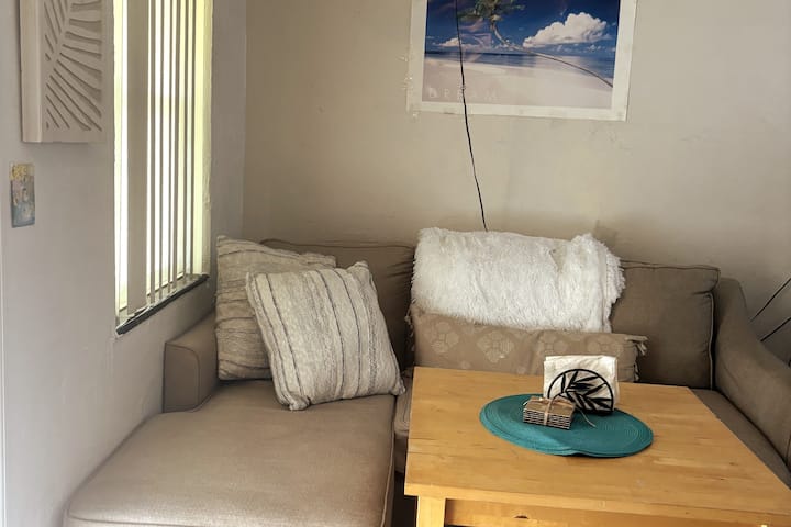 Cozy Beachside Studio Remodeled - Hollywood, FL