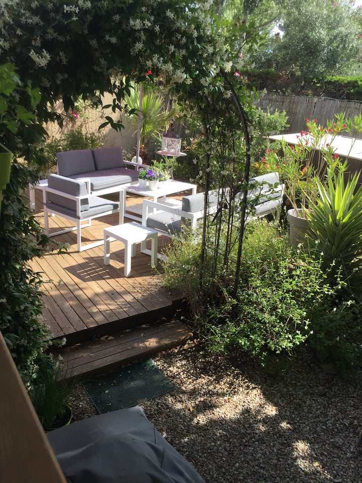 Un Petit Coin De Paradis à La Carabasse - Vias