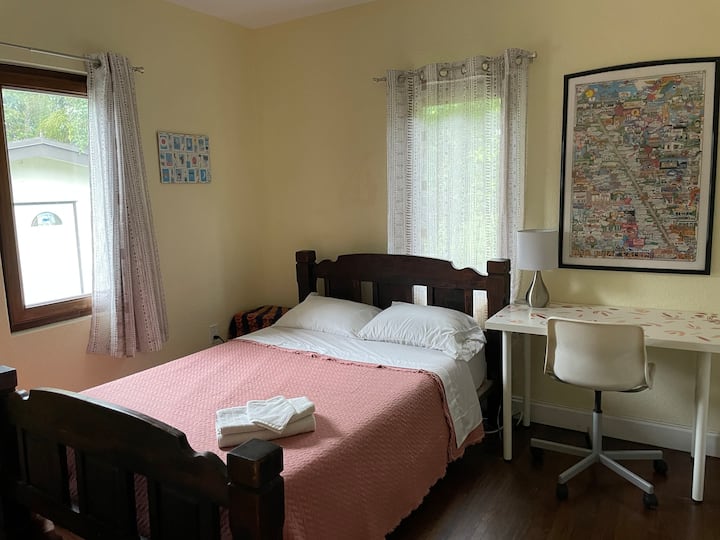 Mod Pop Room In Artist Home - Miami, FL