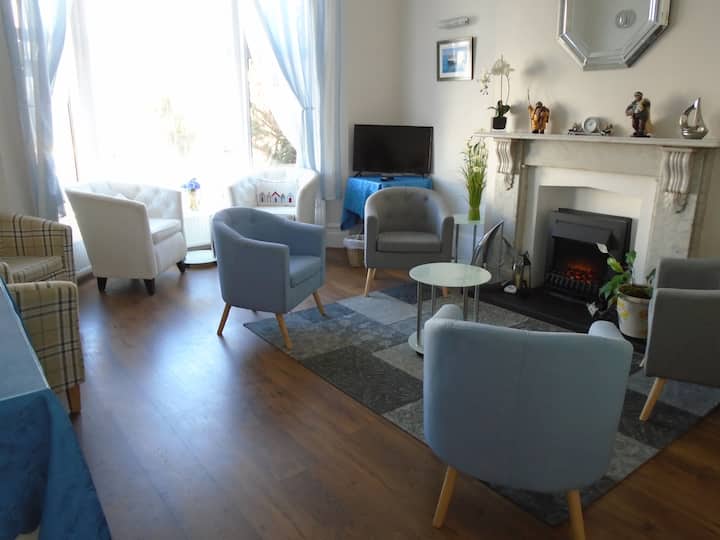 The Florian. Twin En-suite Room. - Weymouth