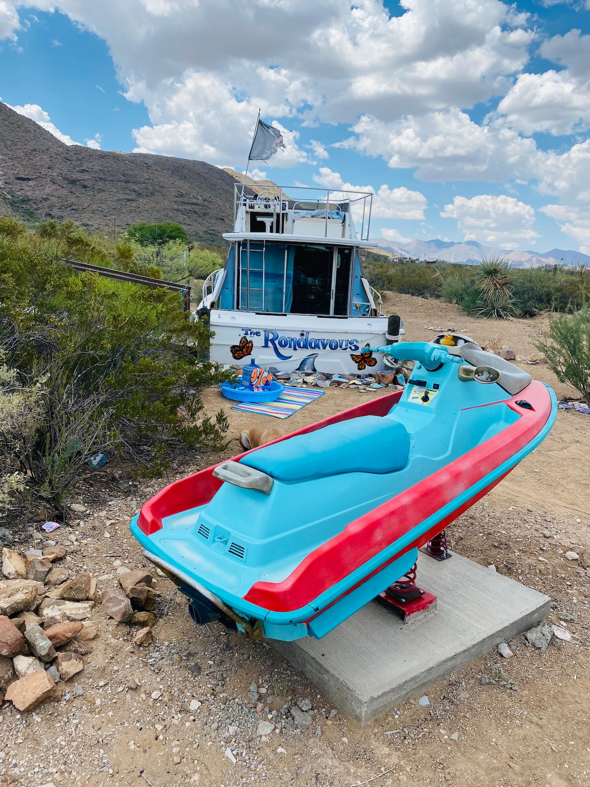 Rondavous Land Yacht - Tin Valley Retro Rentals - Boats for Rent in ...