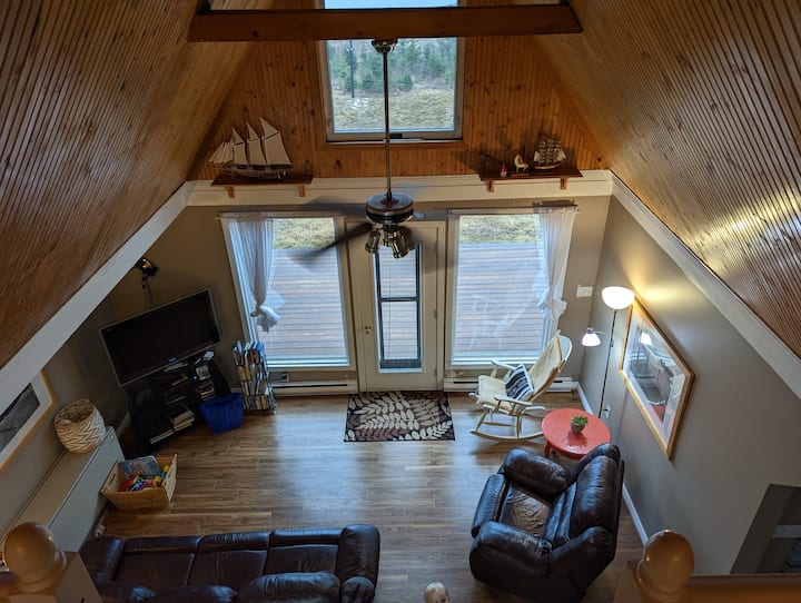 Ocean Front Cedar Cottage & Screen Porch + Beach - Glace Bay