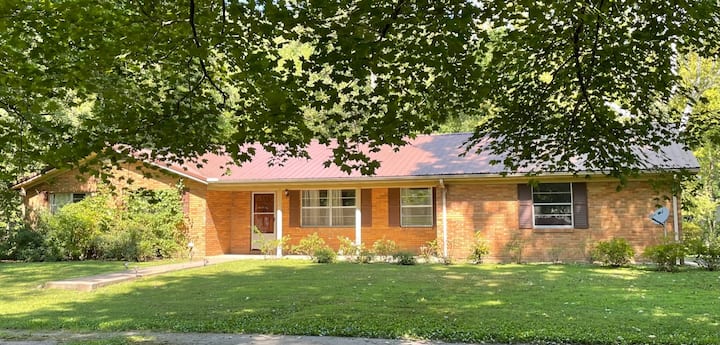 Smoky Mountain River Bungalow - Townsend, TN