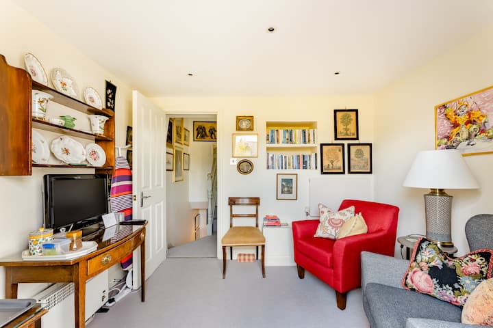 Charming Bedroom Suite With Private Sitting Room And Terrace - Barnes