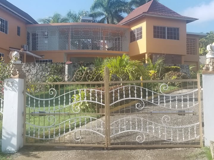 Chaudhry Holiday House Montego Bay - Montego Bay