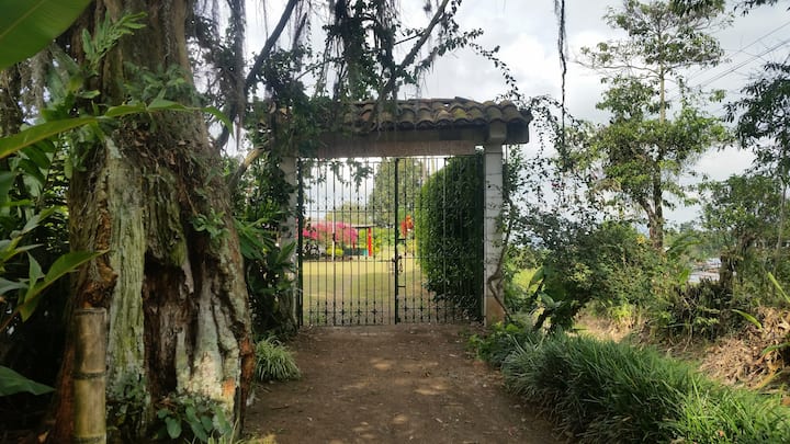 Pereira : "Finca Cascada Los Alpes" Campesina. - Pereira, Colombia