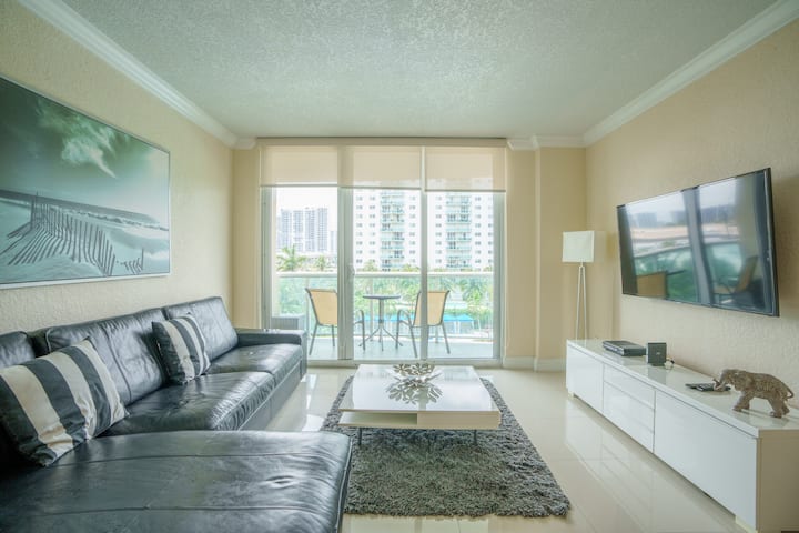 Excellent Apartment Sunny Isles. Floor: 4th - Aventura, FL