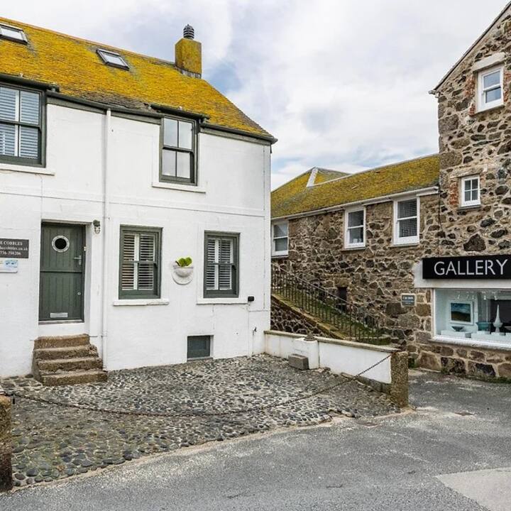 Stives. 3 Bed House, 2 Car Spaces, 2 To 6 People - St Ives