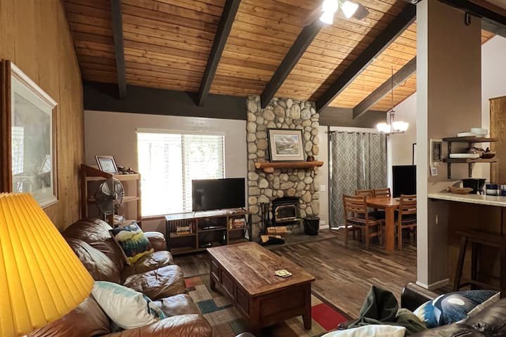 Rustic Sunshine 2b+loft/3ba Near Village + Eagle! - Mammoth Lakes