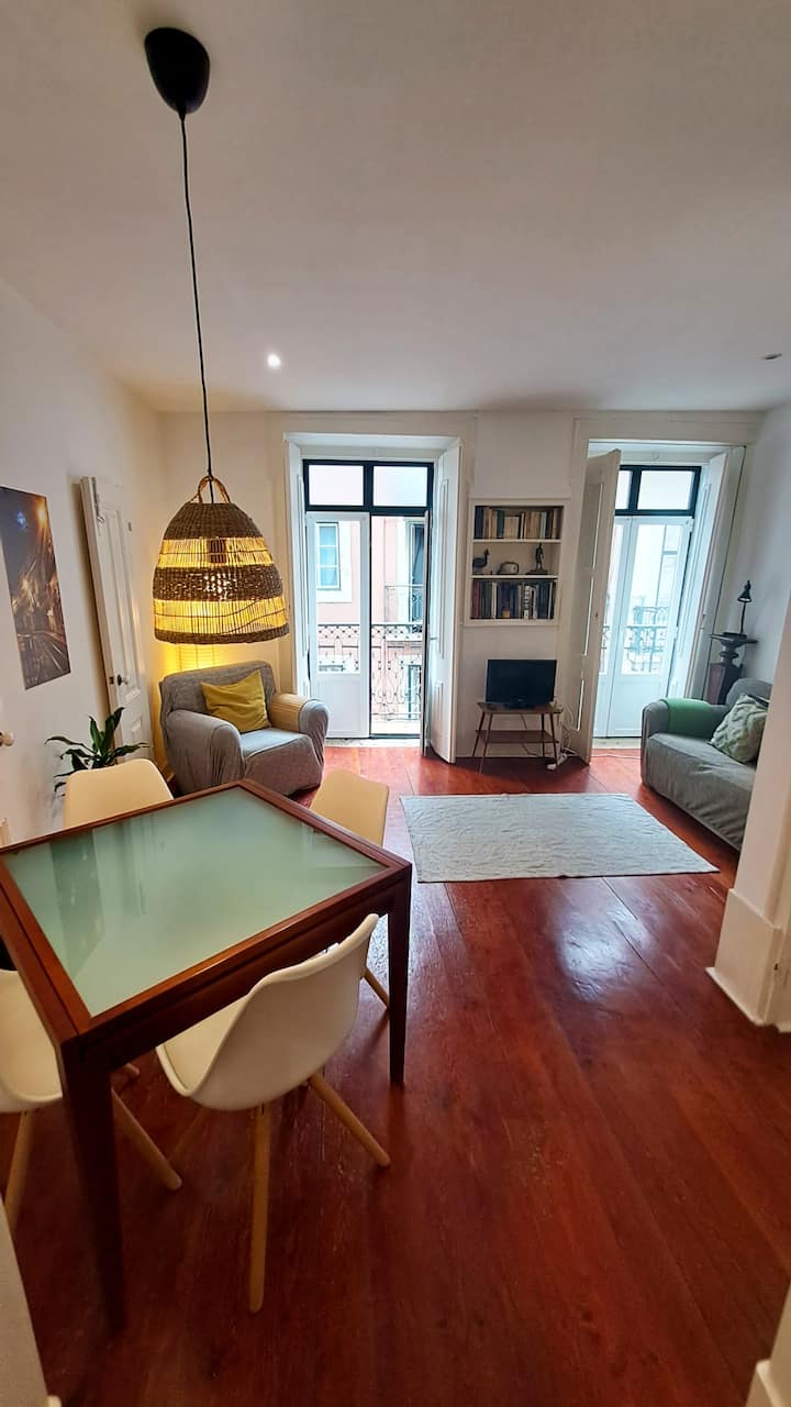 *Calm And Bright Appartment, Near Bairro Alto. - リスボン