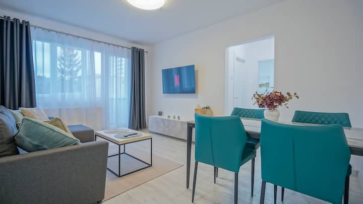 Mountain Hideaway Apartment: Terrace & Free Wi-fi - Brașov