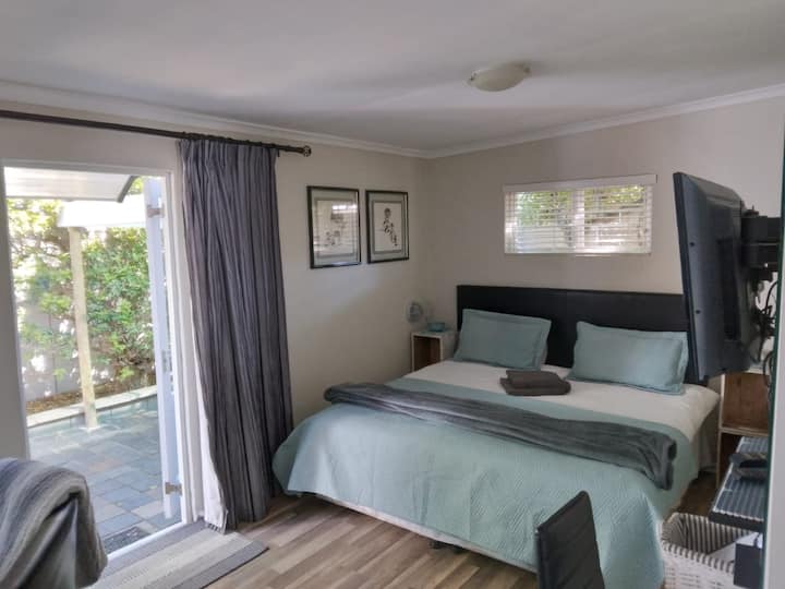 Self-catering Studio Near The Beach - Parklands
