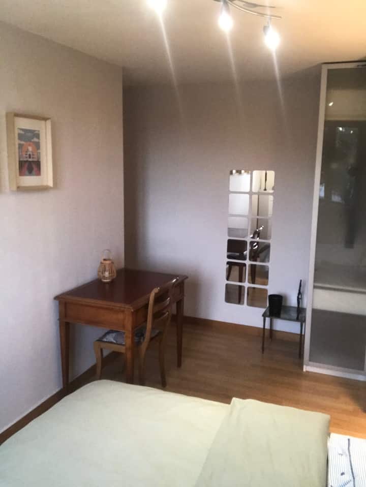 Chambre Dans Maison Spacieuse, Jardin Et Piscine. - Baillargues